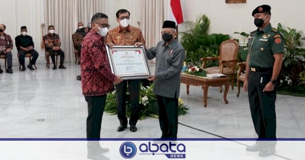 Megawati Terima Penghargaan Tokoh Nasional Kekayaan Intelektual dari Kemenkumham