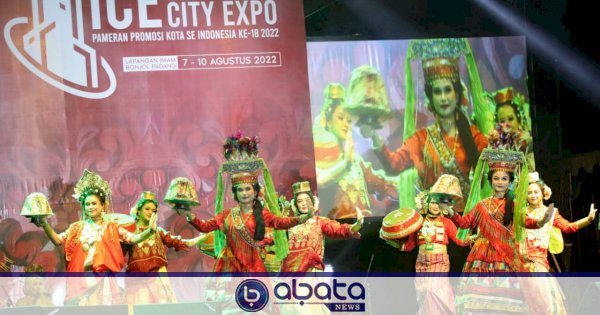 30 Penari Makassar Tampil di APEKSI Padang 30 Penari Makassar Tampil di APEKSI Padang