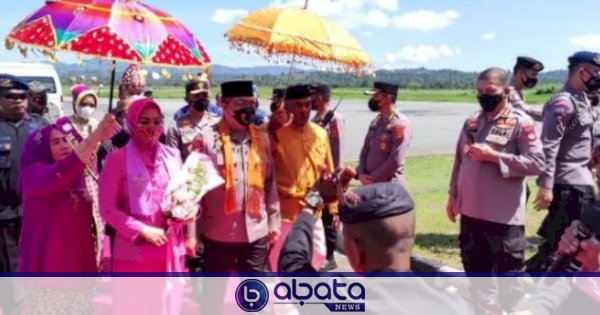 Upacara Adat Mopotilolo Digelar untuk Sambut Kapolda Baru Gorontalo