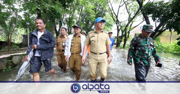 Danny Pomanto Tinjau Lokasi Banjir di Paccerakkang, Sekaligus Salurkan Bantuan