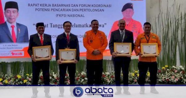 Andi Sudirman Raih Penghargaan SAR Awards dari Basarnas