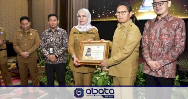 Pemprov Gorontalo-BPJS Ketenagakerjaan Serahkan Paritrana Award 2022 ke Pelaku Usaha